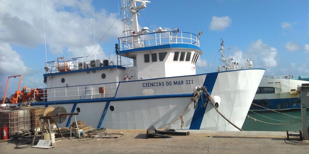 Laboratório flutuante em navio de pesquisas oceanográfica - Ciências do ...