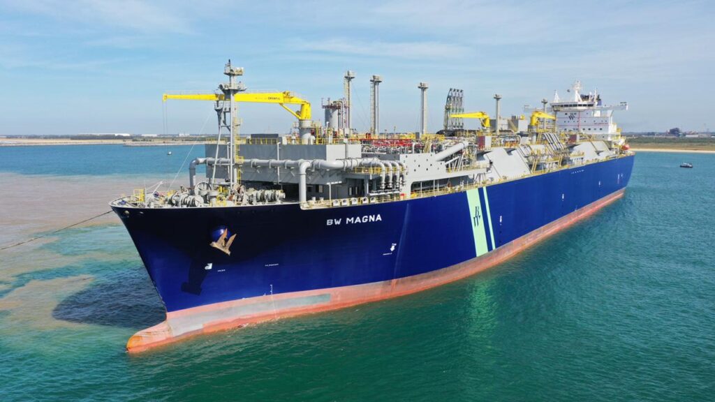 Atividades no navio FSRU "BW Magna", sob um "novo mundo - pós vírus"